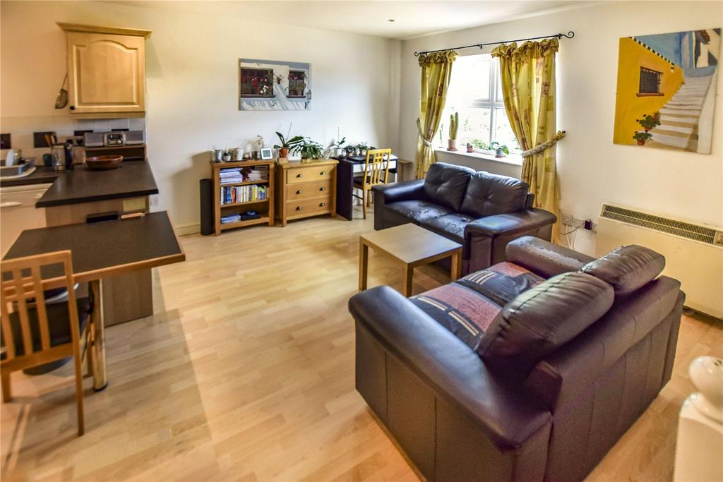 Bethany Court, Eccles Road, Swinton... 2 bed flat - £850 pcm (£196 pw)