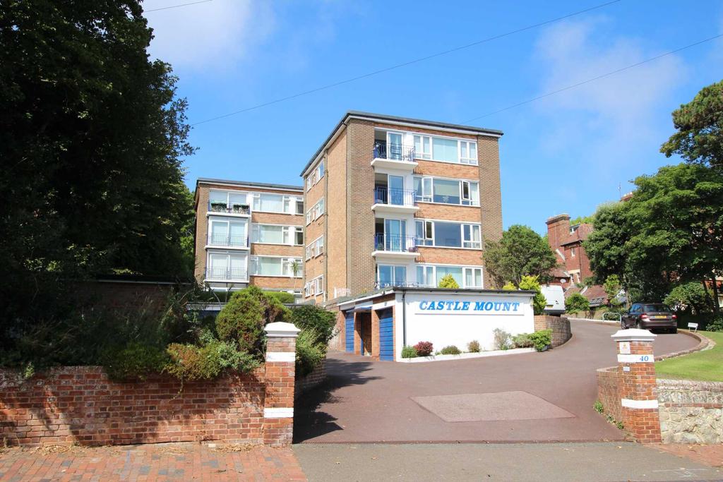 Carlisle Road, Eastbourne, BN20 7TD 2 bed flat - £275,000