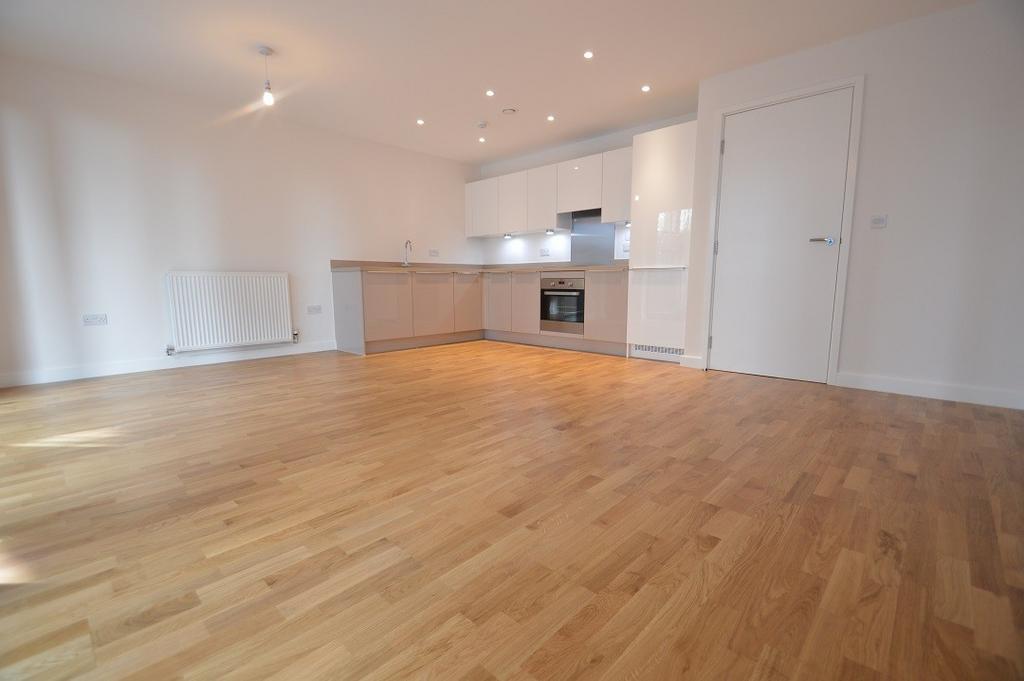 Windsor Road, Slough, Berkshire, SL1 2 bed apartment - £1,700 pcm (£392 pw)