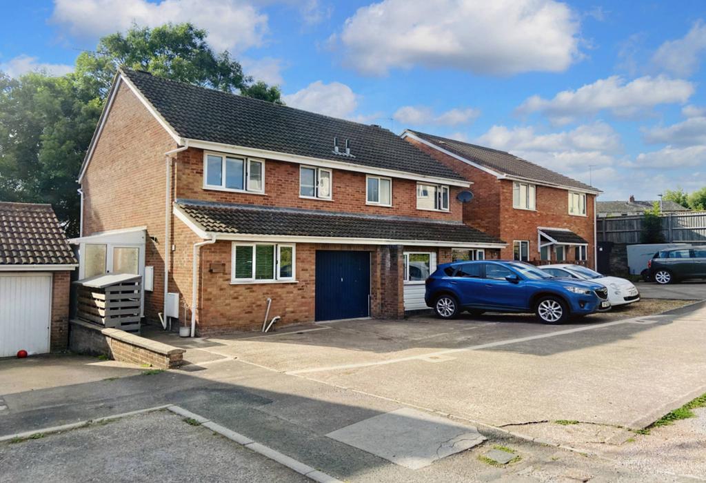 Maypole Green, Lydney, Gloucestershire 3 bed semi-detached house - £850 ...