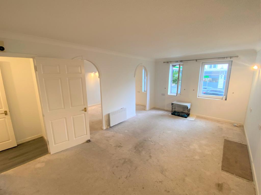 54 Forest Dene Court Cedar Road, Sutton 1 bed flat - £75,000