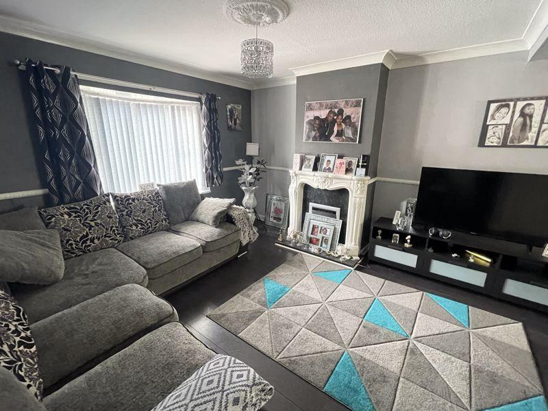 Templeton Road Great Barr Birmingham B44 9da 3 Bed Semi Detached