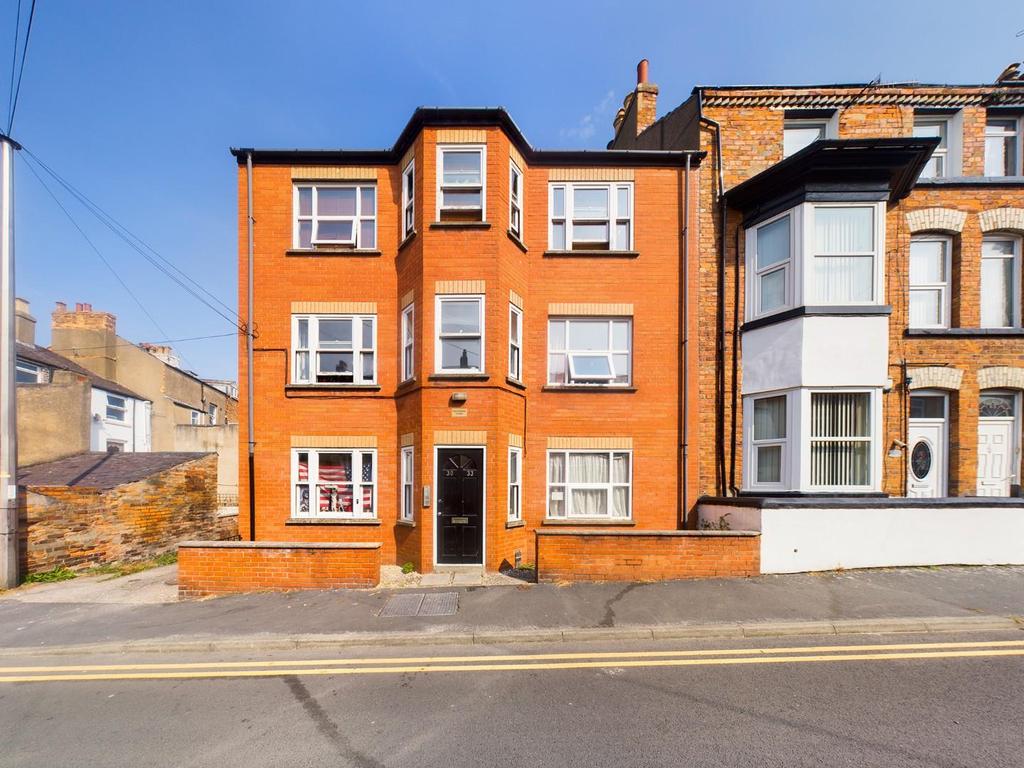 30-33 Trafalgar Terrace, Scarborough 2 bed apartment - £90,000