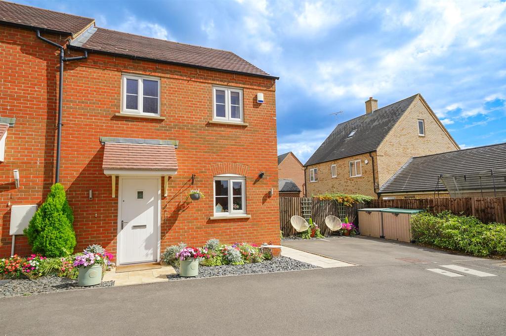 Raven Way, Leighton Buzzard 3 bed end of terrace house for sale - £360,000