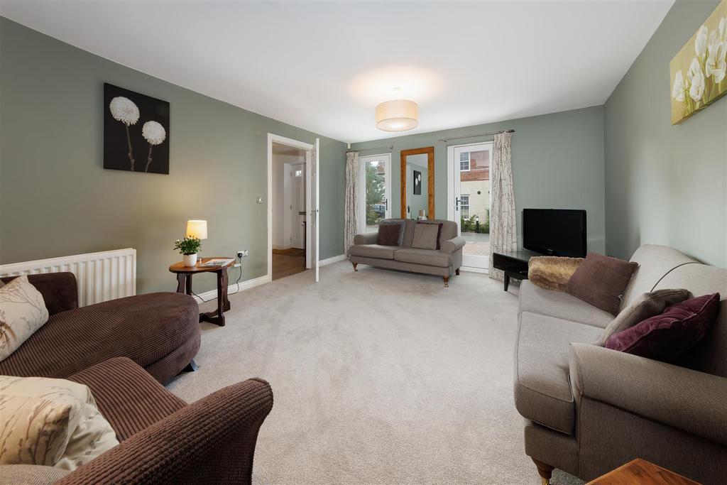 John Cullis Gardens, Leamington Spa 3 bed semi-detached house - £350,000