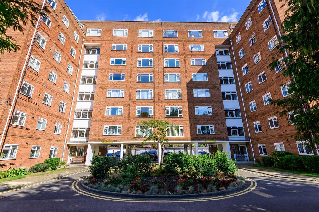 Portsmouth Road, Surbiton 2 bed apartment - £425,000