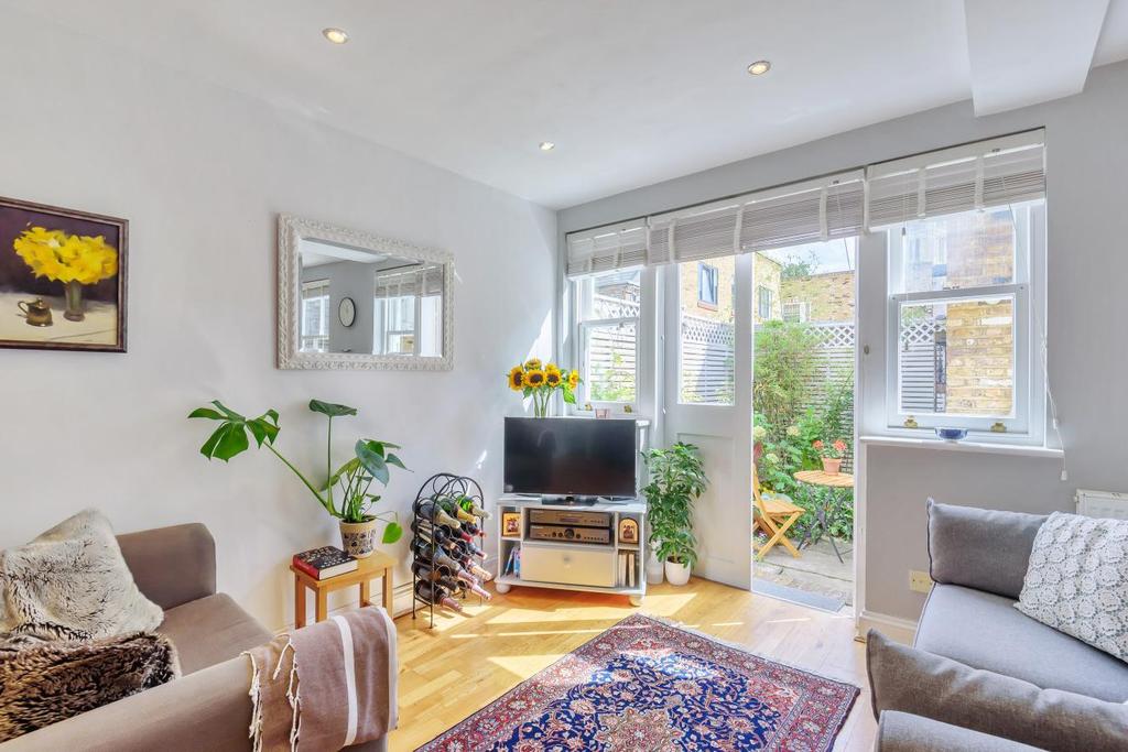 Roehampton Lane, Roehampton 2 bed flat - £440,000