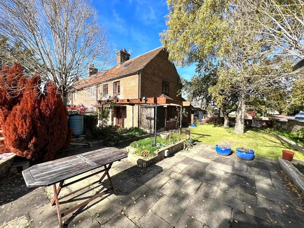 The Gardens, Shroton, Blandford Forum, Dorset, DT11 4 bed end of ...