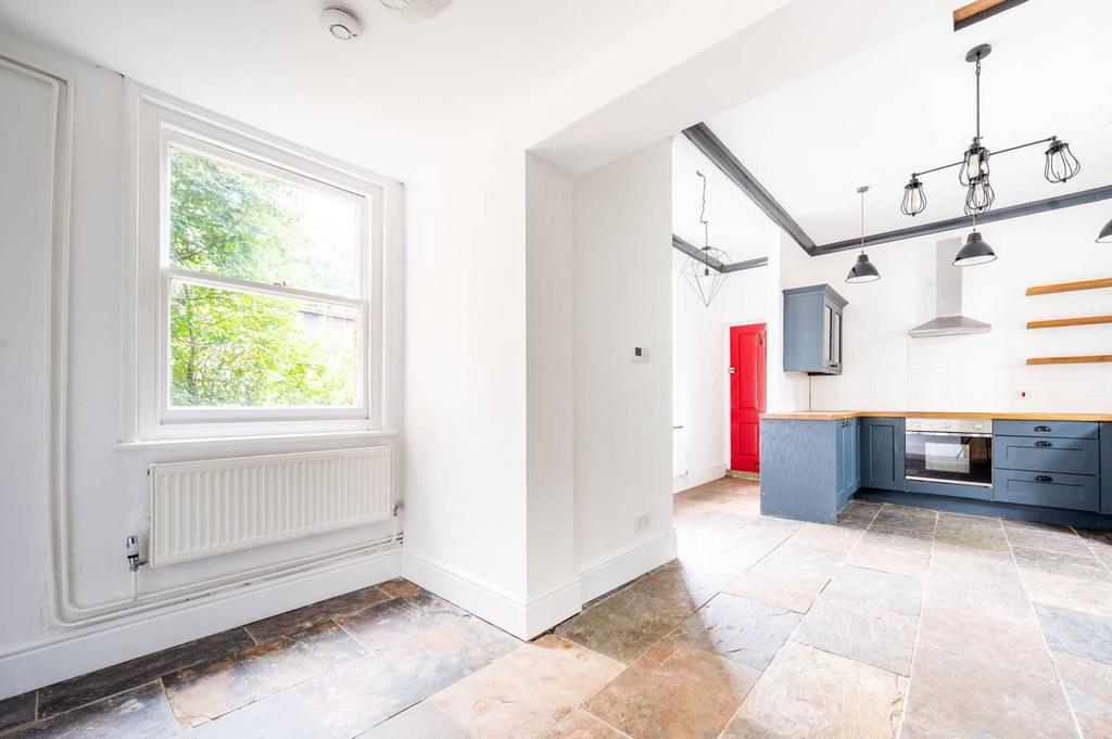 Shadyhanger, Godalming, GU7 2 bed maisonette - £425,000