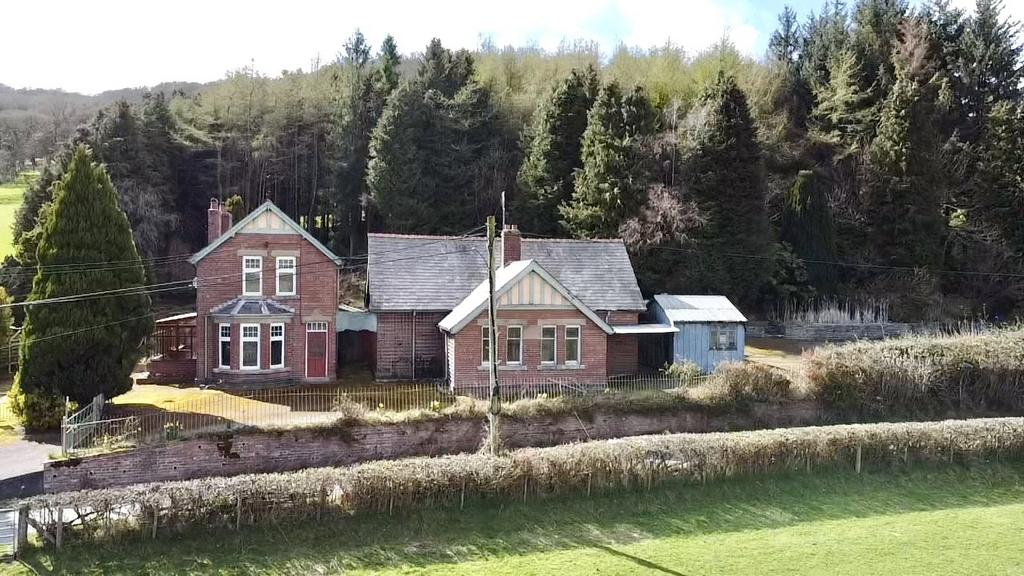 Nantgwyn, Pantydwr, Rhayader, Powys, LD6 3 bed detached house - £385,000