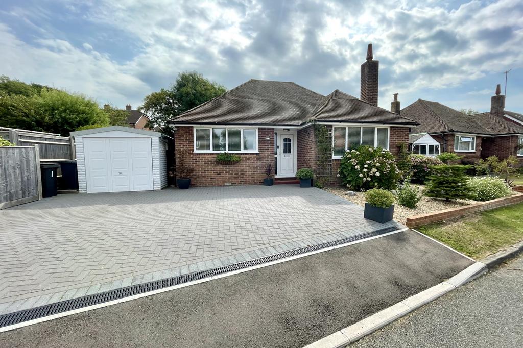 Clement Lane, Polegate, East Sussex... 2 bed bungalow - £425,000