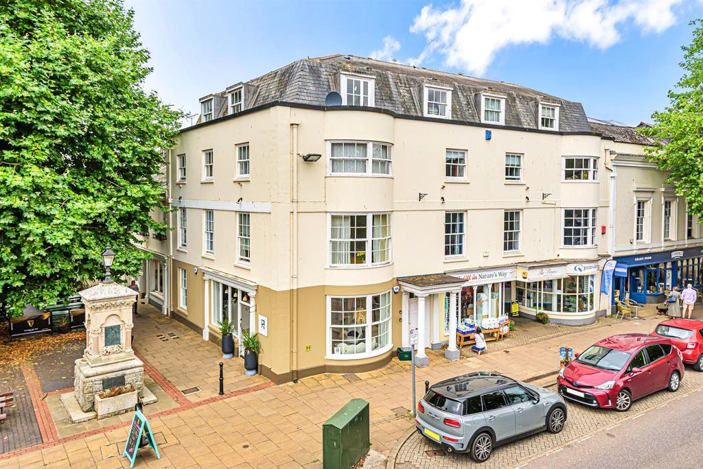 8 The Plains, Totnes 2 bed apartment - £275,000