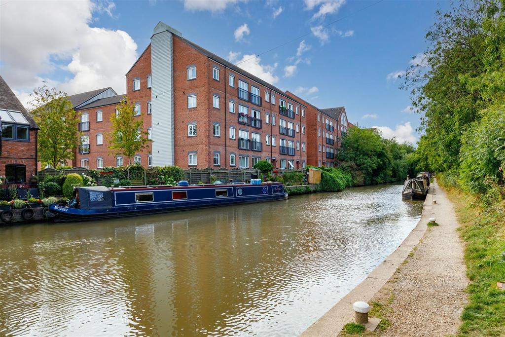 Chandley Wharf, Warwick 2 bed apartment - £195,000