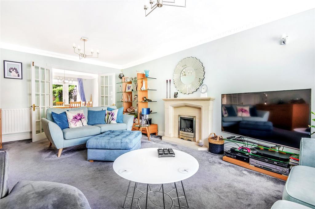 Maitland Close Walton On Thames Kt12 4 Bed Detached House £835 000
