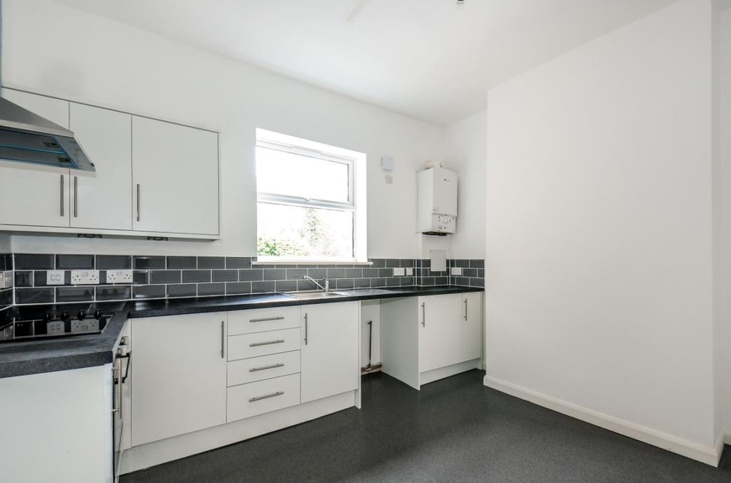 Fenwick Road Peckham Rye SE15 2 bed apartment - £2,200 pcm (£508 pw)