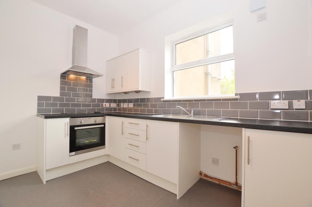 Fenwick Road Peckham SE15 2 bed flat - £2,200 pcm (£508 pw)