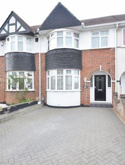 River Way, Luton LU3 3 bed terraced house - £1,250 pcm (£288 pw)