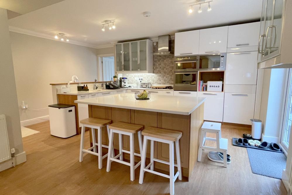 Hightown Road, Ringwood, BH24 1NJ 3 bed semi-detached house - £525,000