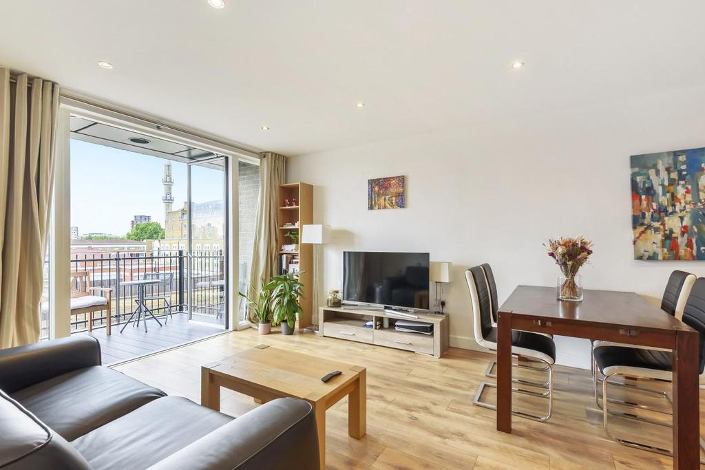 Whiston Road, Haggerston 2 bed flat - £660,000