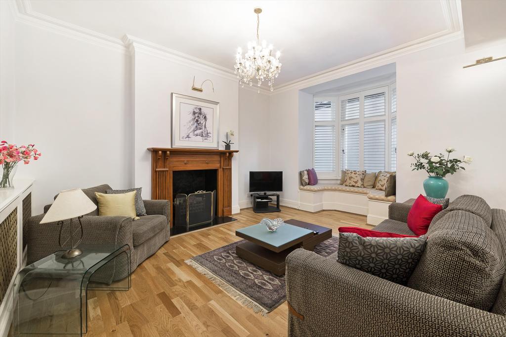 Iverna Court, Kensington, London, W8 2 bed flat - £3,792 pcm (£875 pw)