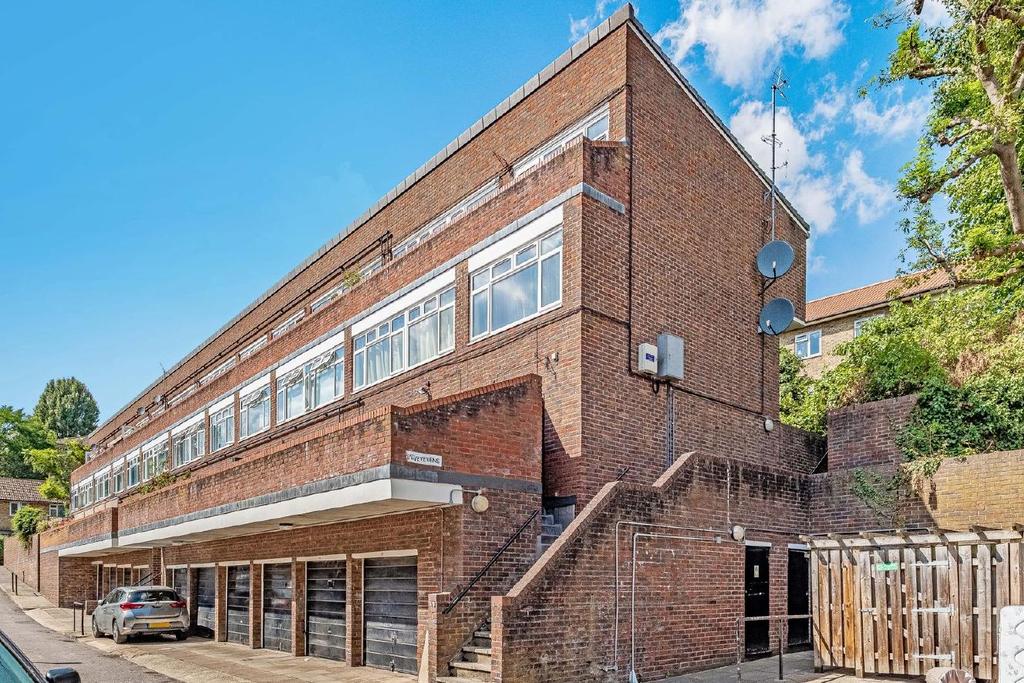 Blincoe Close, Southfields 4 bed flat - £525,000