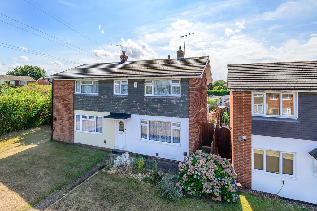 Whimbrel Green, Larkfield 3 bed semi-detached house - £390,000