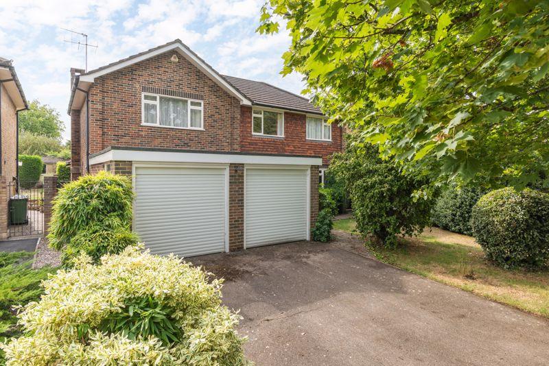 Bookham 4 bed detached house - £915,000