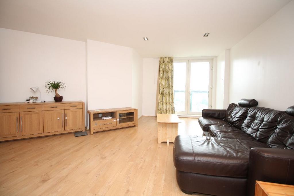 City Tower, 3 Limeharbour, Canary... 2 bed flat - £3,500 pcm (£808 pw)