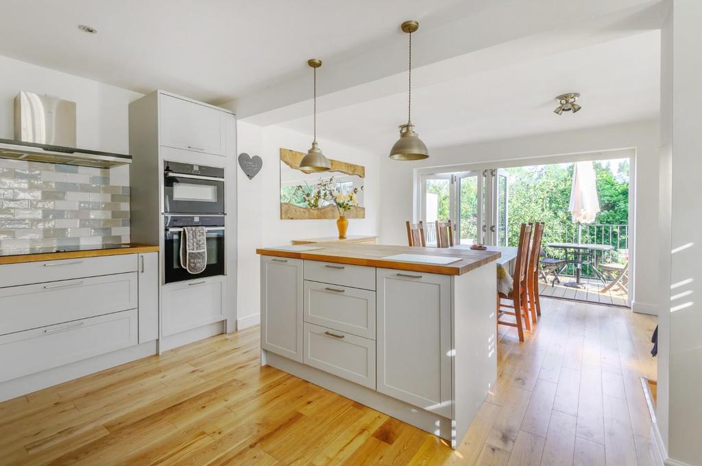 The Ridgeway, Smeeth, Ashford TN25 4 bed semi-detached house - £465,000