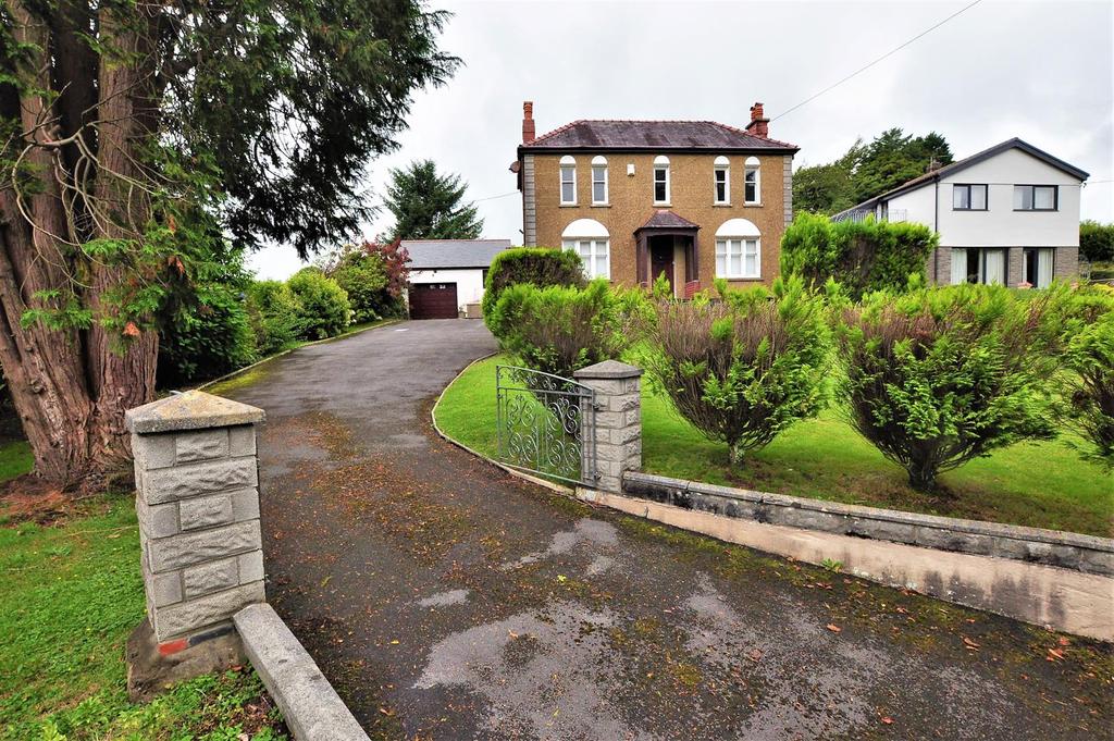 Heol Y Plas, Llannon, Llanelli 4 bed detached house - £350,000