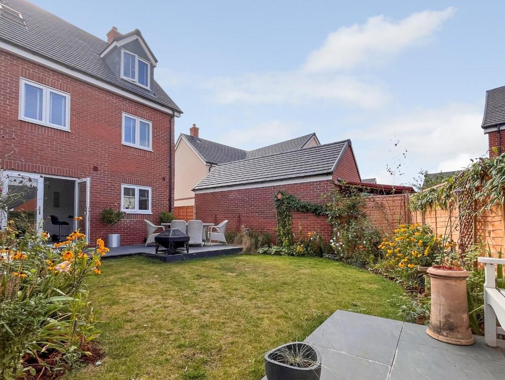 Bailey Avenue, Meon Vale... 4 bed detached house - £375,000