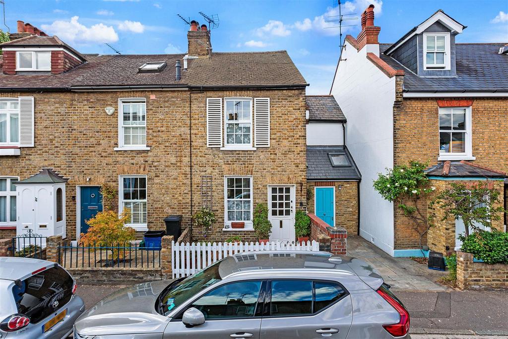 Stanley Road, East Sheen, SW14 2 bed cottage - £650,000