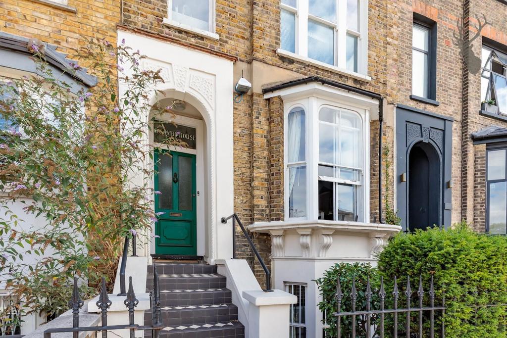 Grove Road, London 1 bed apartment - £2,000 pcm (£462 pw)