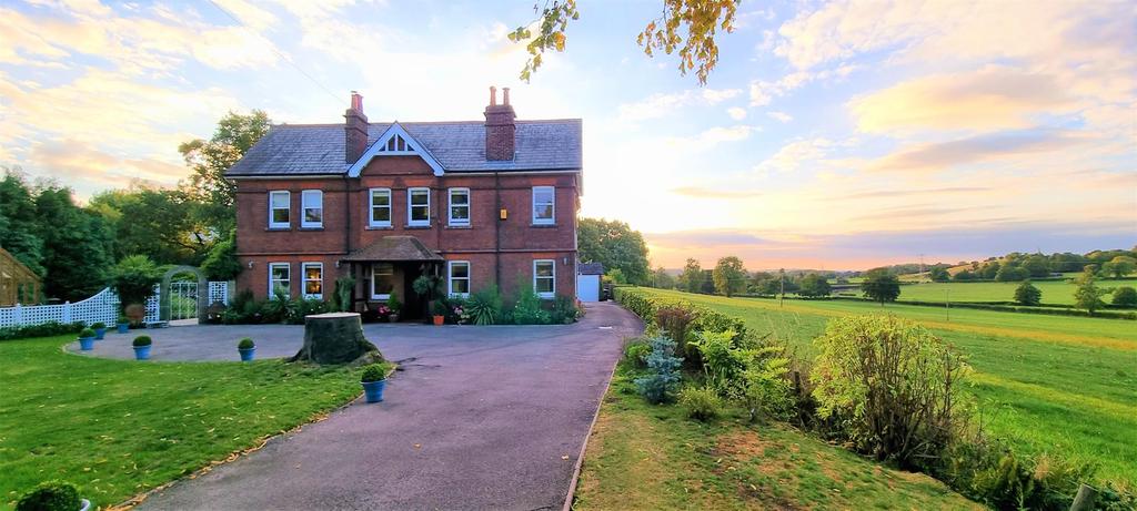 170 Oulton Road, Stone 6 bed detached house - £1,250,000