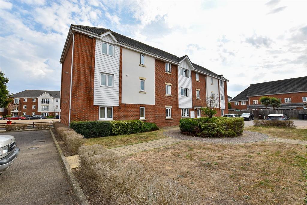 Ingram Close, Larkfield 1 bed apartment - £180,000