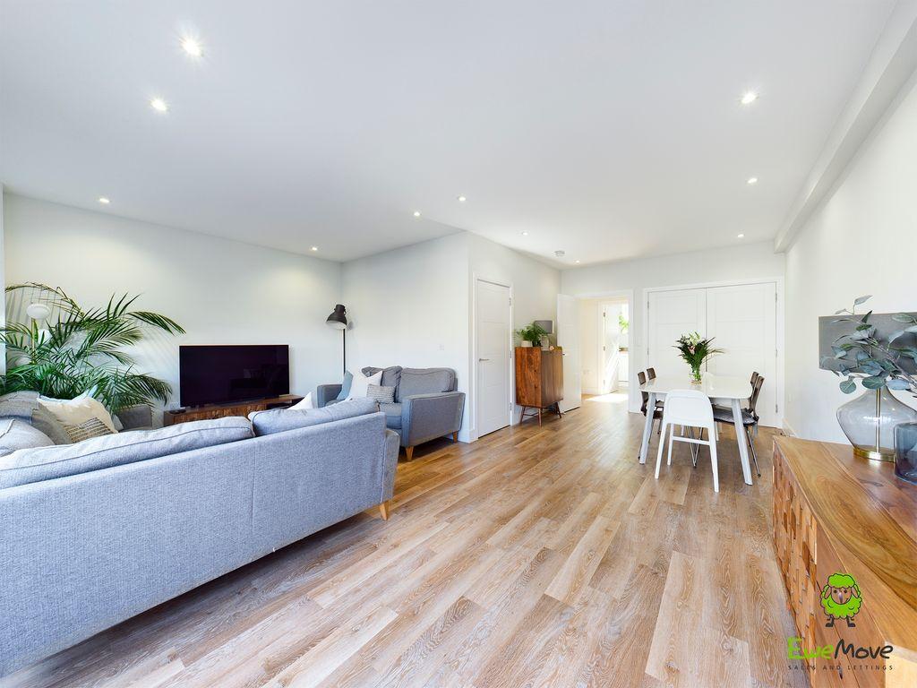 Strata Road, Erith DA8 1FL 3 bed terraced house for sale - £475,000
