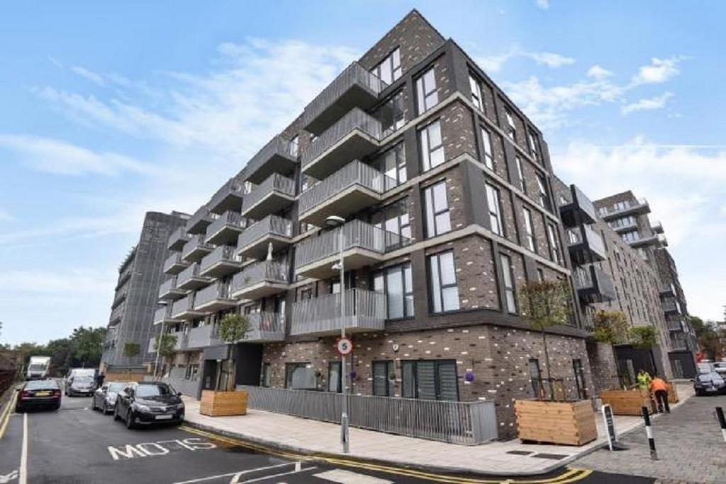 Windsor Road, Slough, Berkshire, SL1 1 bed apartment - £1,350 pcm (£312 pw)