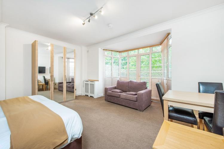 Upper Woburn Place London WC1H Studio - £2,000 pcm (£462 pw)