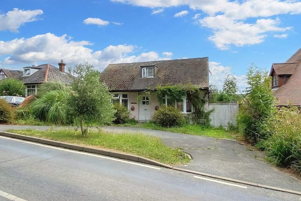 Radfall Road, Whitstable, CT5 3EN 3 bed chalet for sale - £325,000