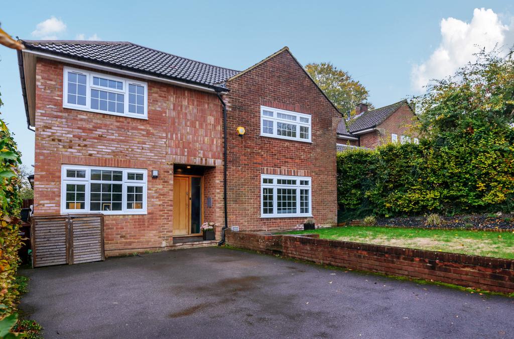 Lynford Way, Winchester, Hampshire, SO22 4 bed detached house - £1,050,000