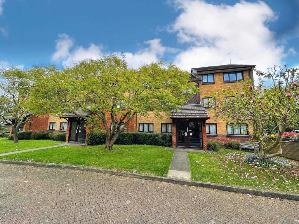 Barkers Court, Sittingbourne 2 bed retirement property - £175,000