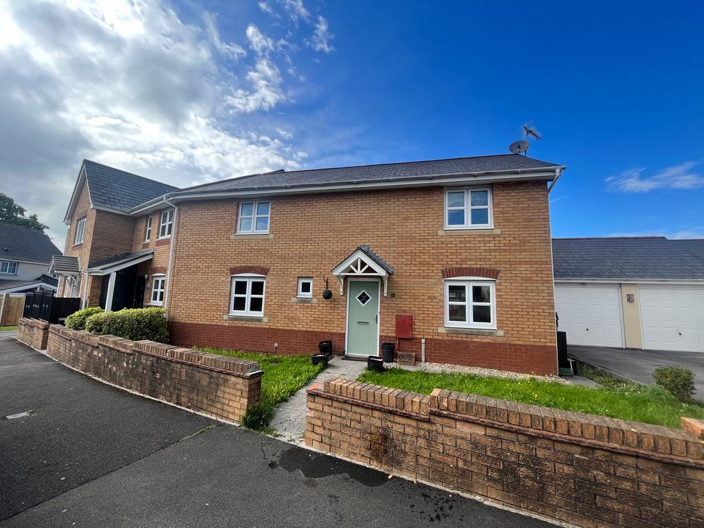 Heol Iscoed, Fforestfach, Swansea 3 bed semi-detached house - £229,995
