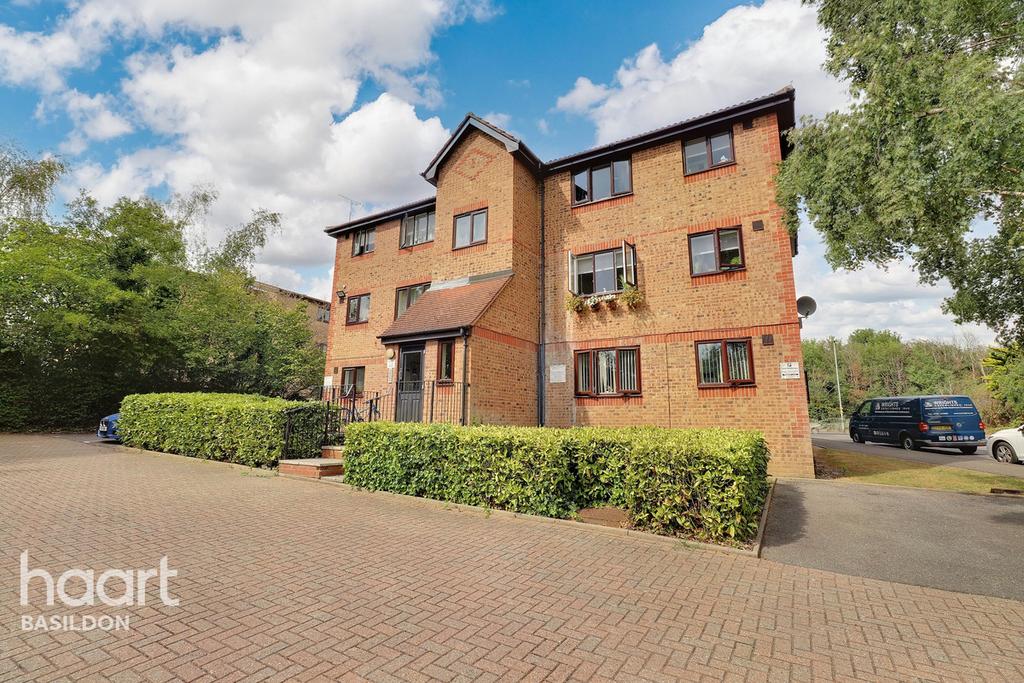 Chestnut Road, Basildon 1 bed flat - £160,000