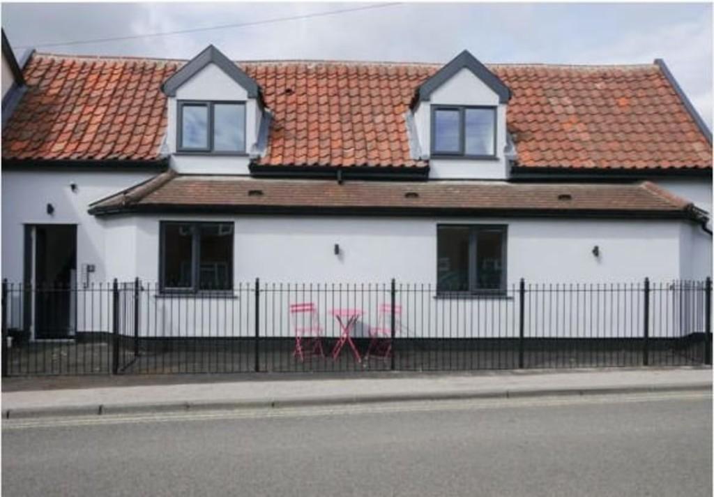 College Road, Framlingham 1 bed flat - £685 pcm (£158 pw)