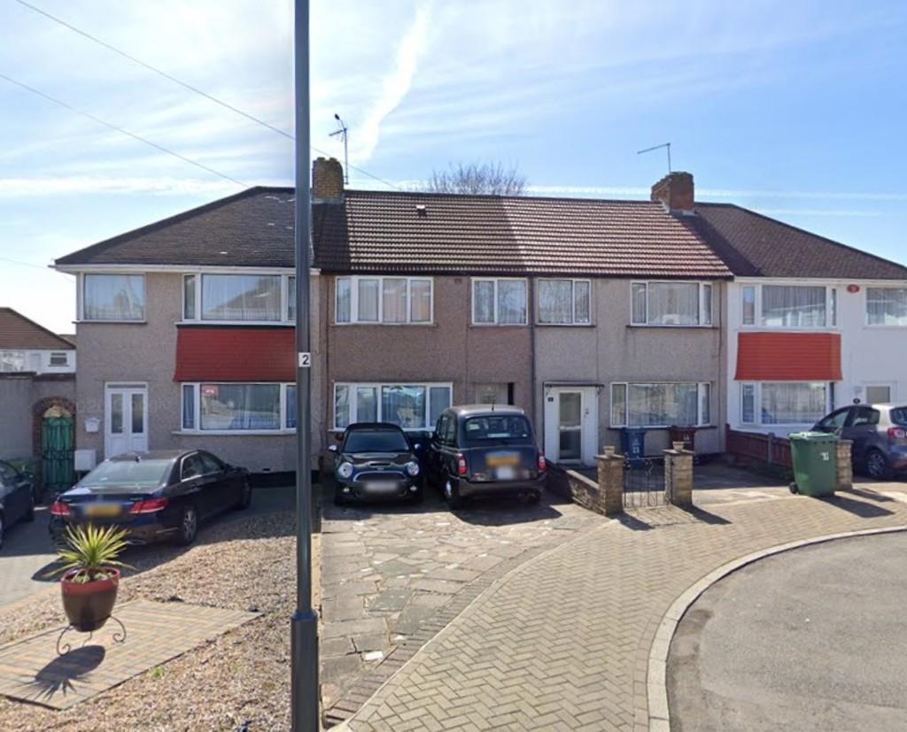 Stox Mead, Harrow Weald 3 bed terraced house - £490,000