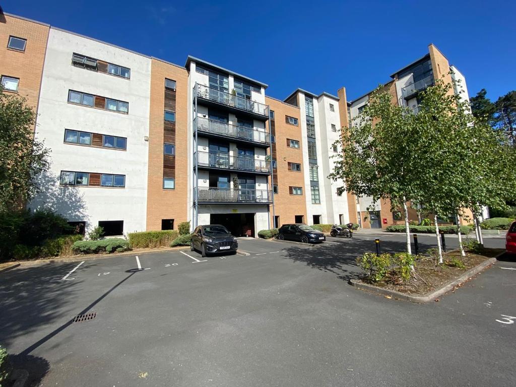 Manor Court, 196 Altrincham Road... 2 bed flat - £155,000