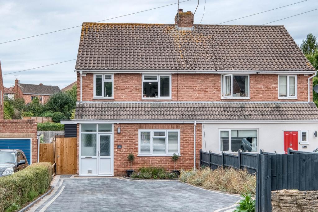 Whinfield Road, Worcester, WR3 7HF 3 bed semi-detached house - £350,000