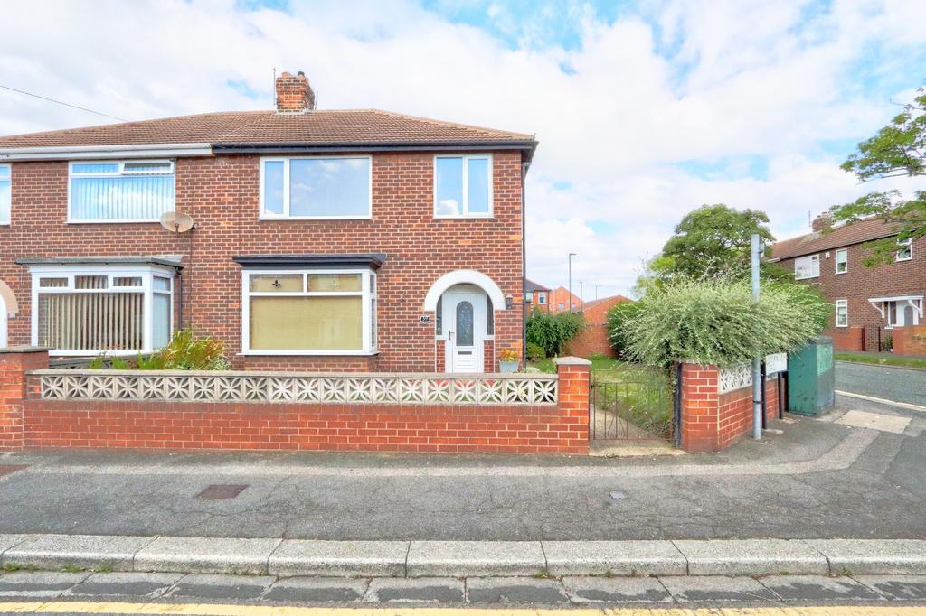 Buckingham Road, Redcar, TS10 3 bed semi-detached house - £135,000
