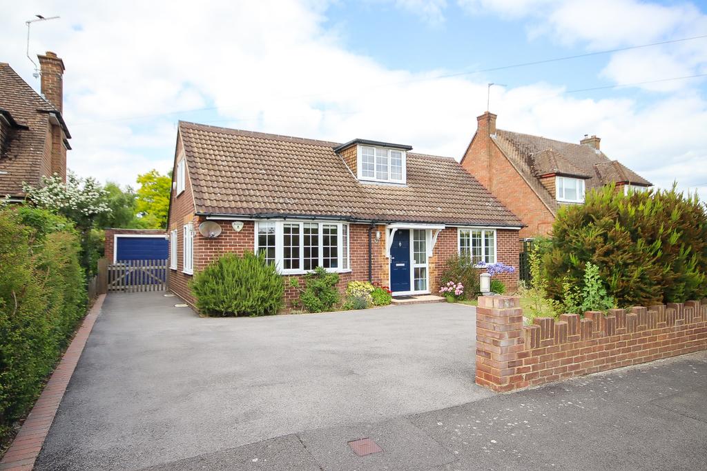 Holyport, Maidenhead 4 bed detached bungalow - £635,000