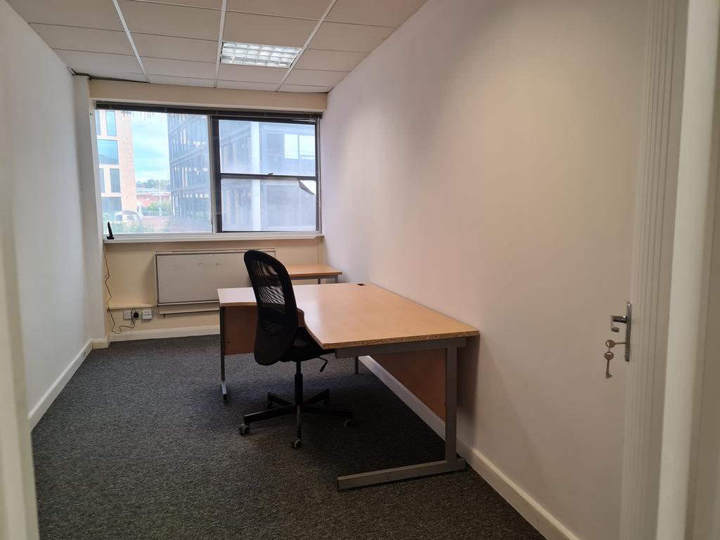 Baker Street, Uxbridge, Middlesex, UB8 Office - £500 pcm (£115 pw)